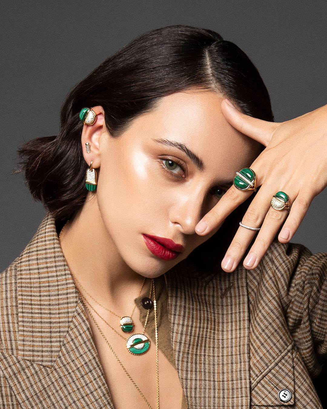 Amrita Small Round Ring in Malachite and Diamonds – MARCELINE PARIS