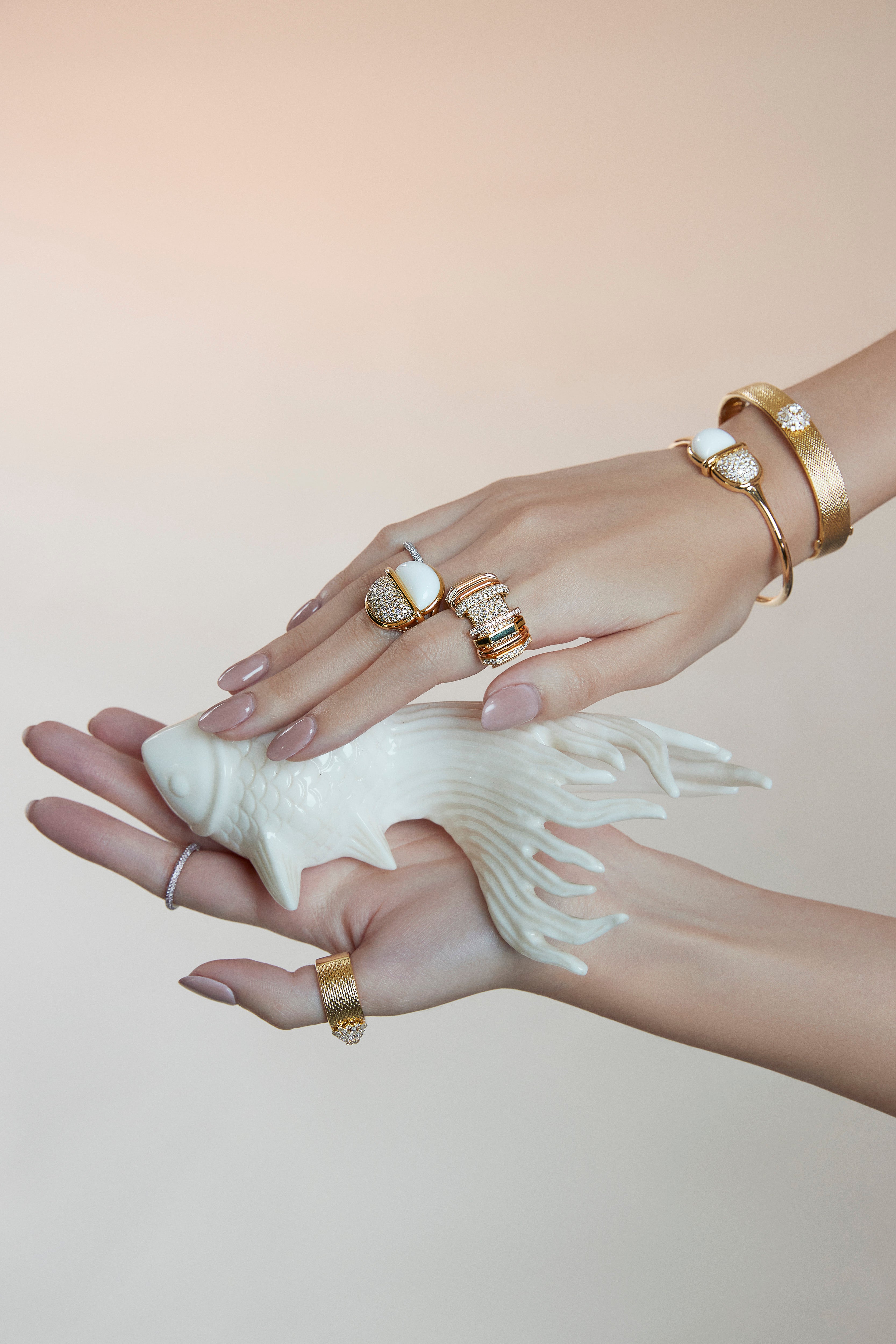 Amrita Round Ring in White Ceramic and Diamonds – MARCELINE PARIS
