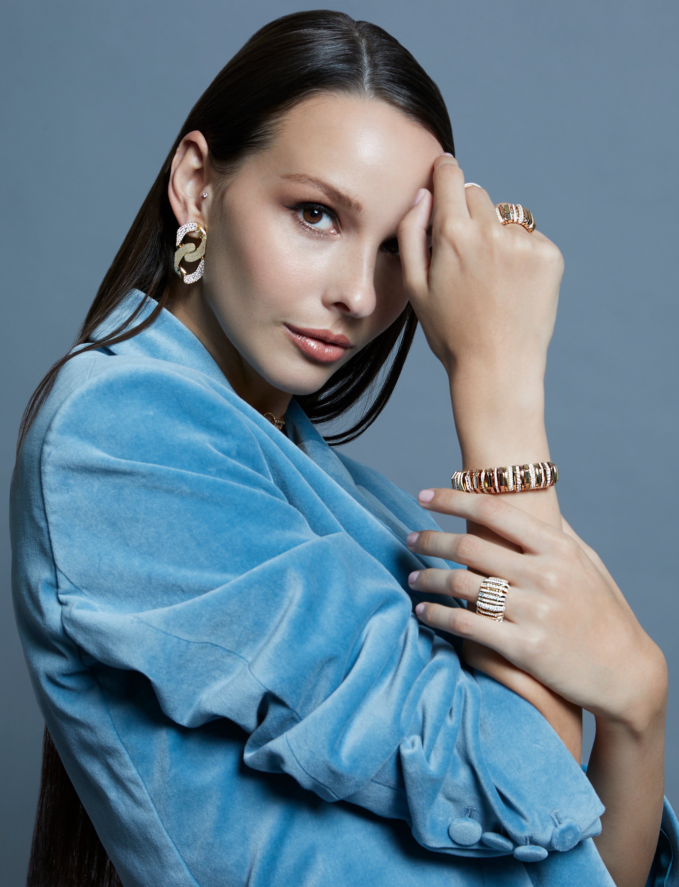Gourmet Earrings in 18K Yellow Gold, Flinking Engraving & White ...